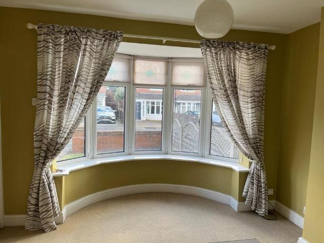 2 bedroom end of terrace house to rent