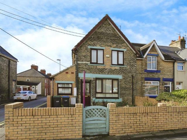 2 bedroom end of terrace house to rent