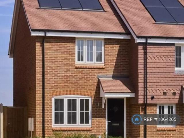 2 bedroom end of terrace house to rent