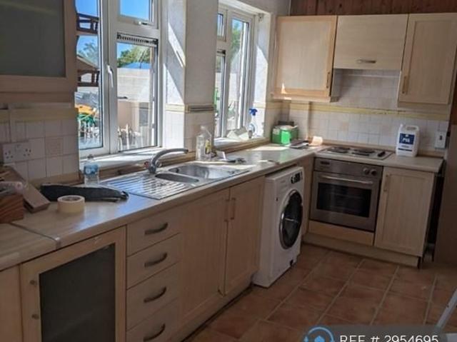 2 bedroom end of terrace house to rent
