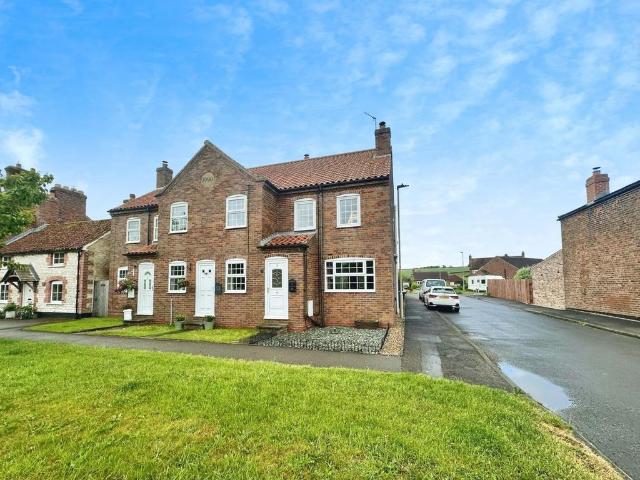 2 bedroom end of terrace house to rent