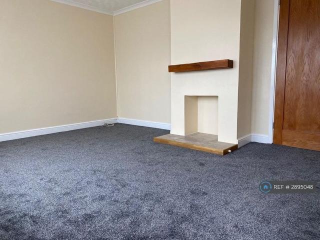 2 bedroom end of terrace house to rent