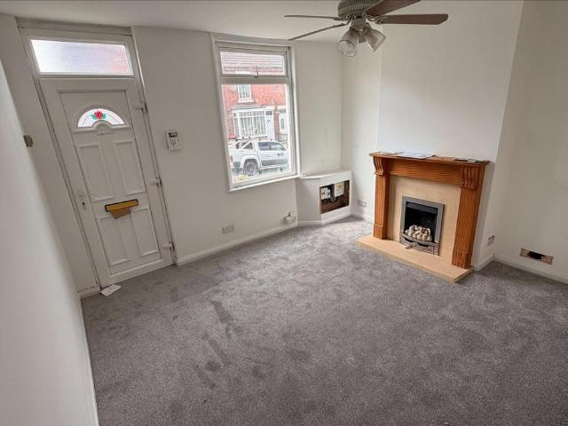 2 bedroom end of terrace house to rent