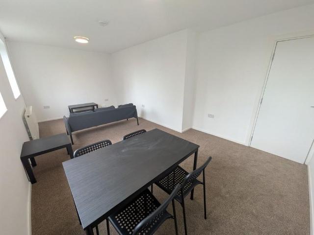 2 bedroom end of terrace house to rent