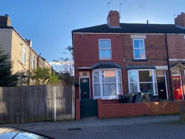 2 bedroom end of terrace house to rent