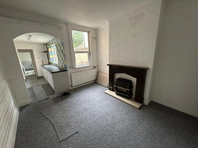 2 bedroom end of terrace house to rent