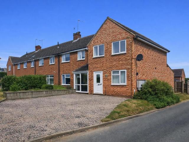 2 bedroom end of terrace house to rent