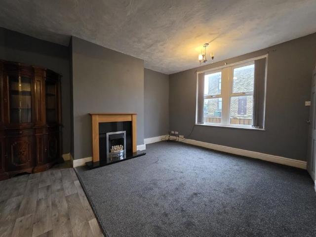 2 bedroom end of terrace house to rent