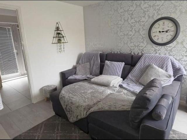 2 bedroom end of terrace house to rent