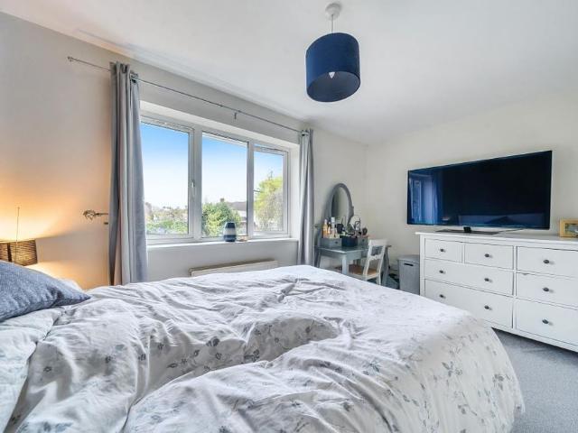 2 bedroom end of terrace house to rent