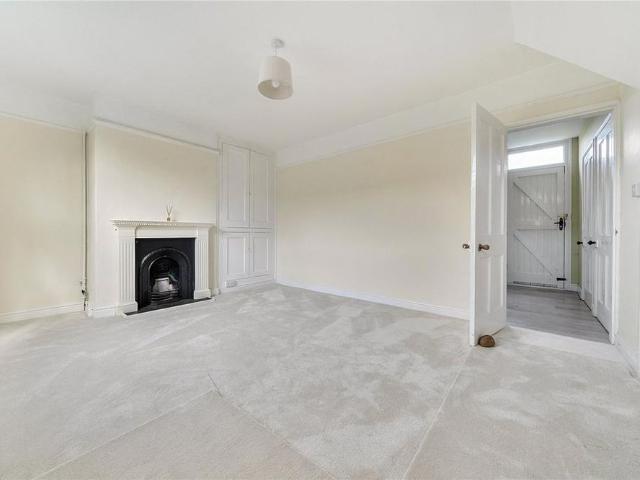 2 bedroom end of terrace house to rent