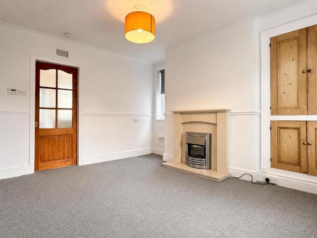 2 bedroom end of terrace house to rent
