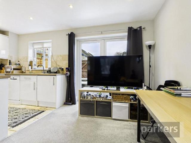 2 bedroom end of terrace house to rent