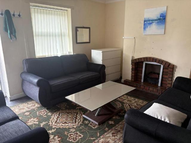 2 bedroom end of terrace house to rent