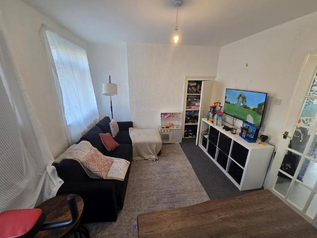 2 bedroom end of terrace house to rent