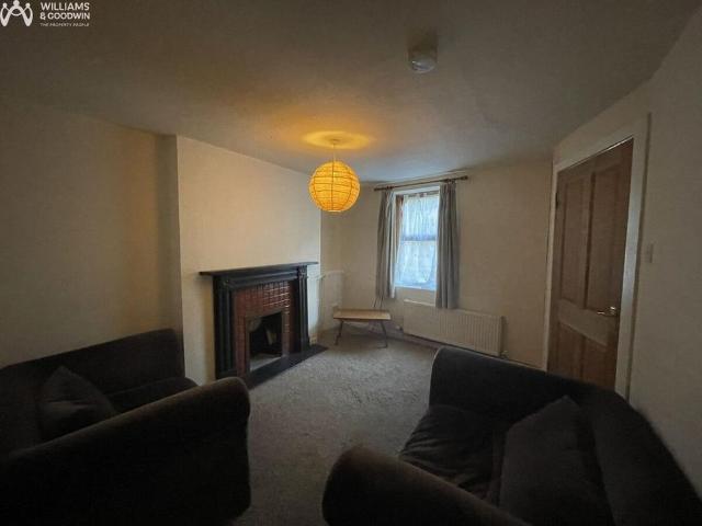 2 bedroom end of terrace house to rent