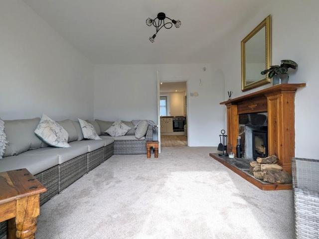 2 bedroom end of terrace house to rent