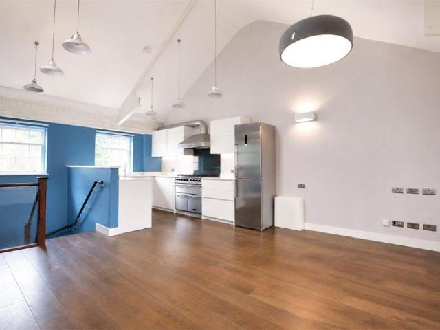 2 bedroom end of terrace house to rent