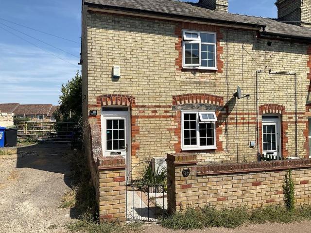 2 bedroom end of terrace house to rent