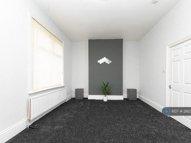 2 bedroom end of terrace house to rent