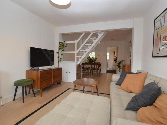 2 bedroom end of terrace house to rent