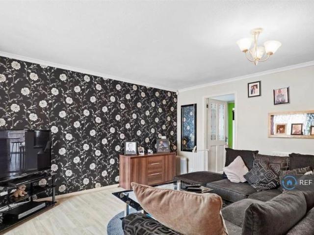 2 bedroom end of terrace house to rent