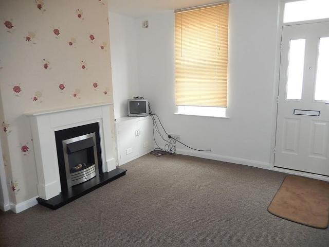2 bedroom end of terrace house to rent