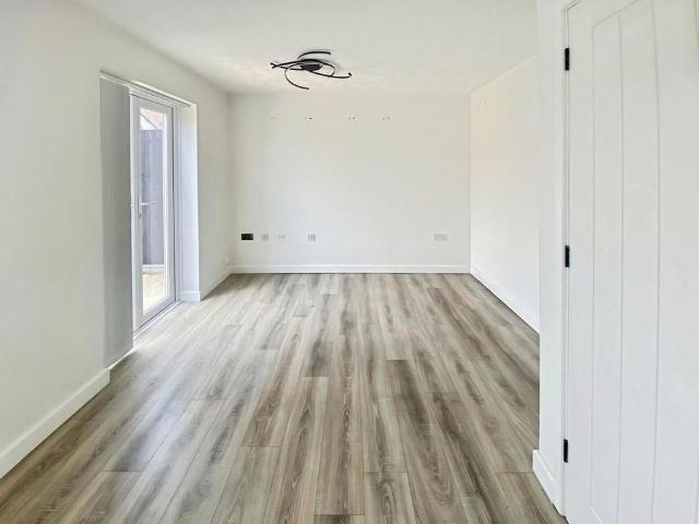 2 bedroom end of terrace house to rent