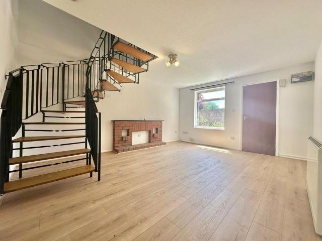 2 bedroom end of terrace house to rent