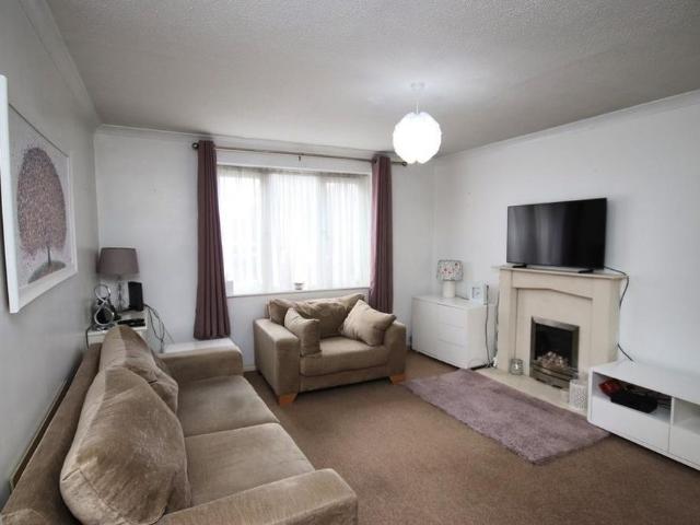 2 bedroom end of terrace house to rent