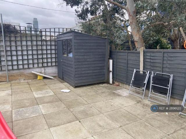 2 bedroom end of terrace house to rent