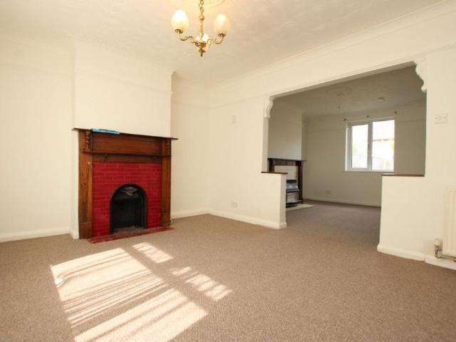 2 bedroom end of terrace house to rent