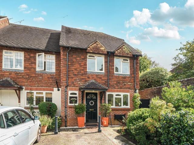2 bedroom end of terrace house to rent
