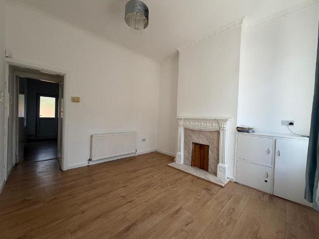 2 bedroom end of terrace house to rent