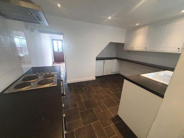 2 bedroom end of terrace house to rent