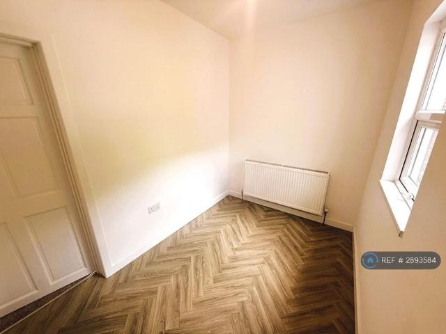 2 bedroom end of terrace house to rent
