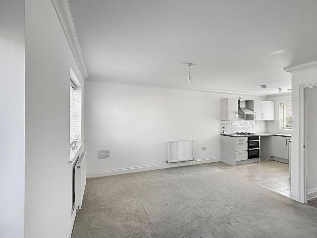 2 bedroom end of terrace house to rent