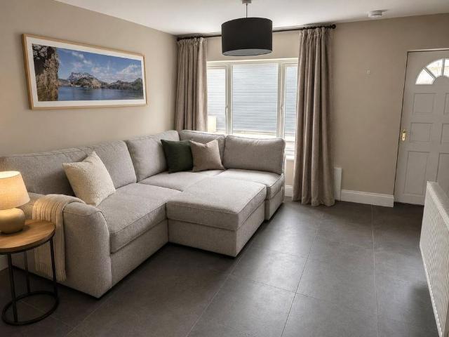 2 bedroom end of terrace house to rent