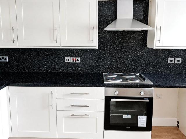 2 bedroom end of terrace house to rent