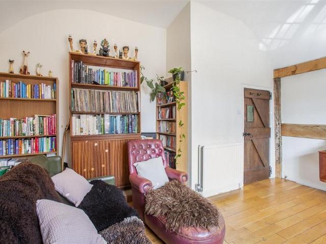 2 bedroom end of terrace house to rent