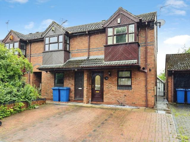 2 bedroom end of terrace house to rent