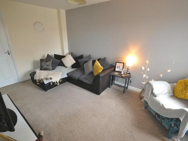 2 bedroom end of terrace house to rent