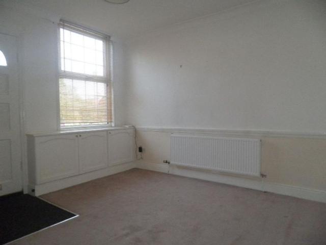 2 bedroom end of terrace house to rent