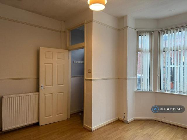 2 bedroom end of terrace house to rent