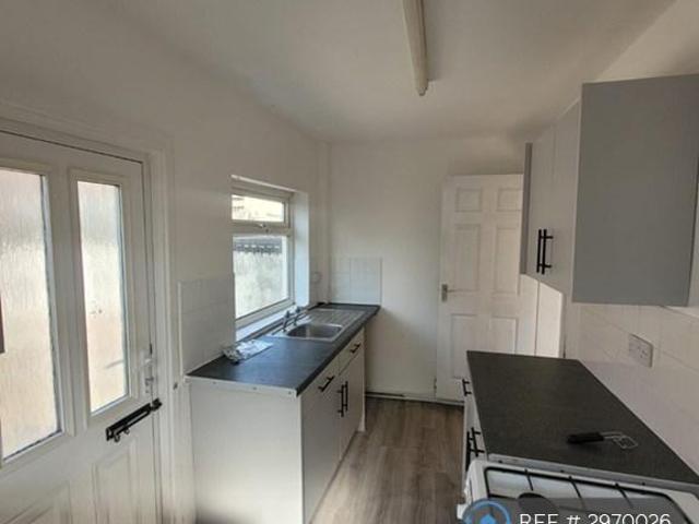 2 bedroom end of terrace house to rent