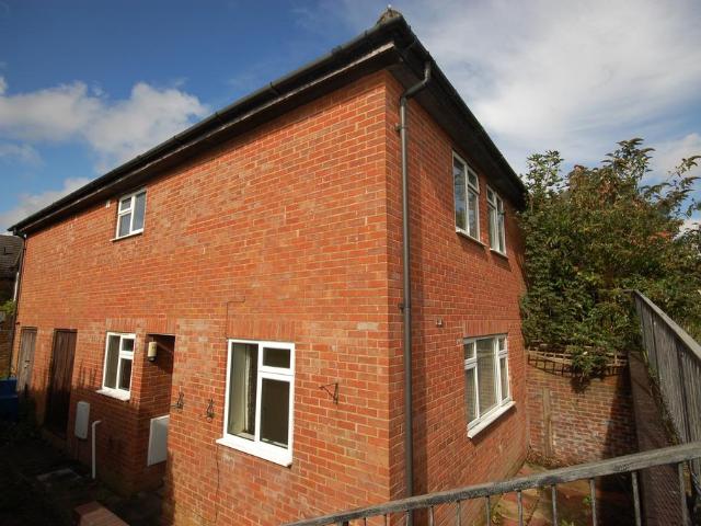 2 bedroom end of terrace house to rent
