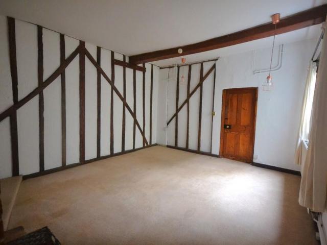 2 bedroom end of terrace house to rent