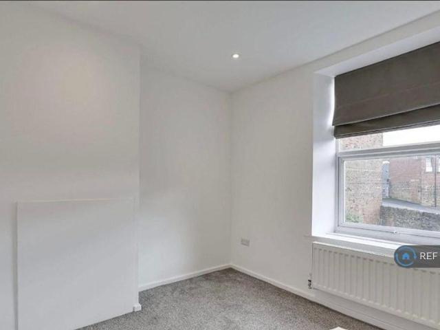 2 bedroom end of terrace house to rent