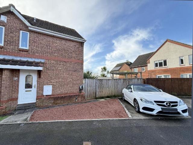 2 bedroom end of terrace house to rent