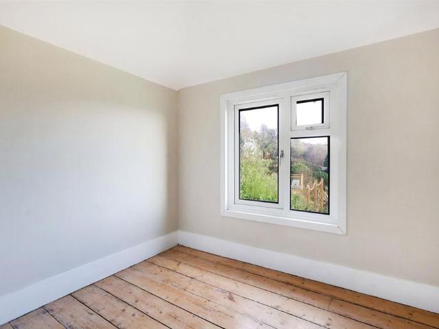 2 bedroom end of terrace house to rent